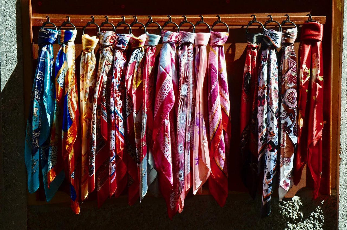 Les différents types de foulards et comment les porter – L'Atelier du ...